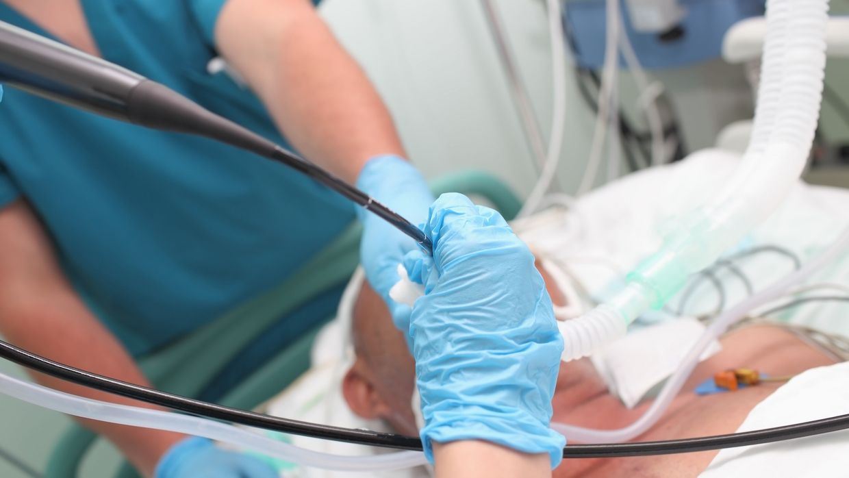 Tracheobronchoskopie in der Hals-Nasen-Ohren-Heilkunde - HNO ... Tracheobronchoskopie in der Hals-Nasen-Ohren-Heilkunde - HNO ...